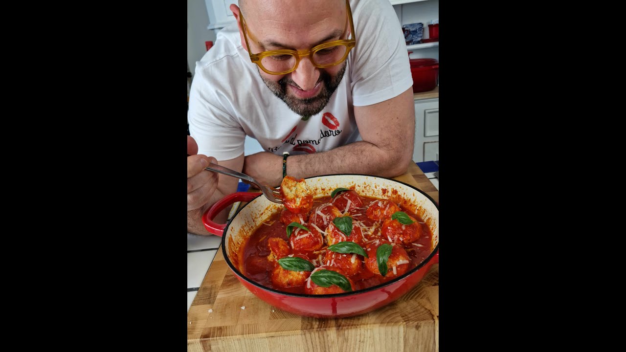 Baci al pomodoro: le polpette di ricotta al sugo di Nonna Titina - I ...